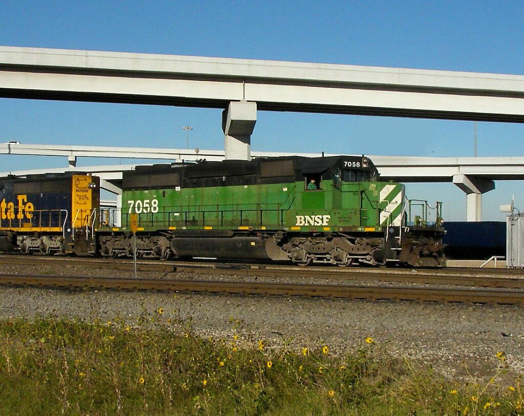 BNSF 7058